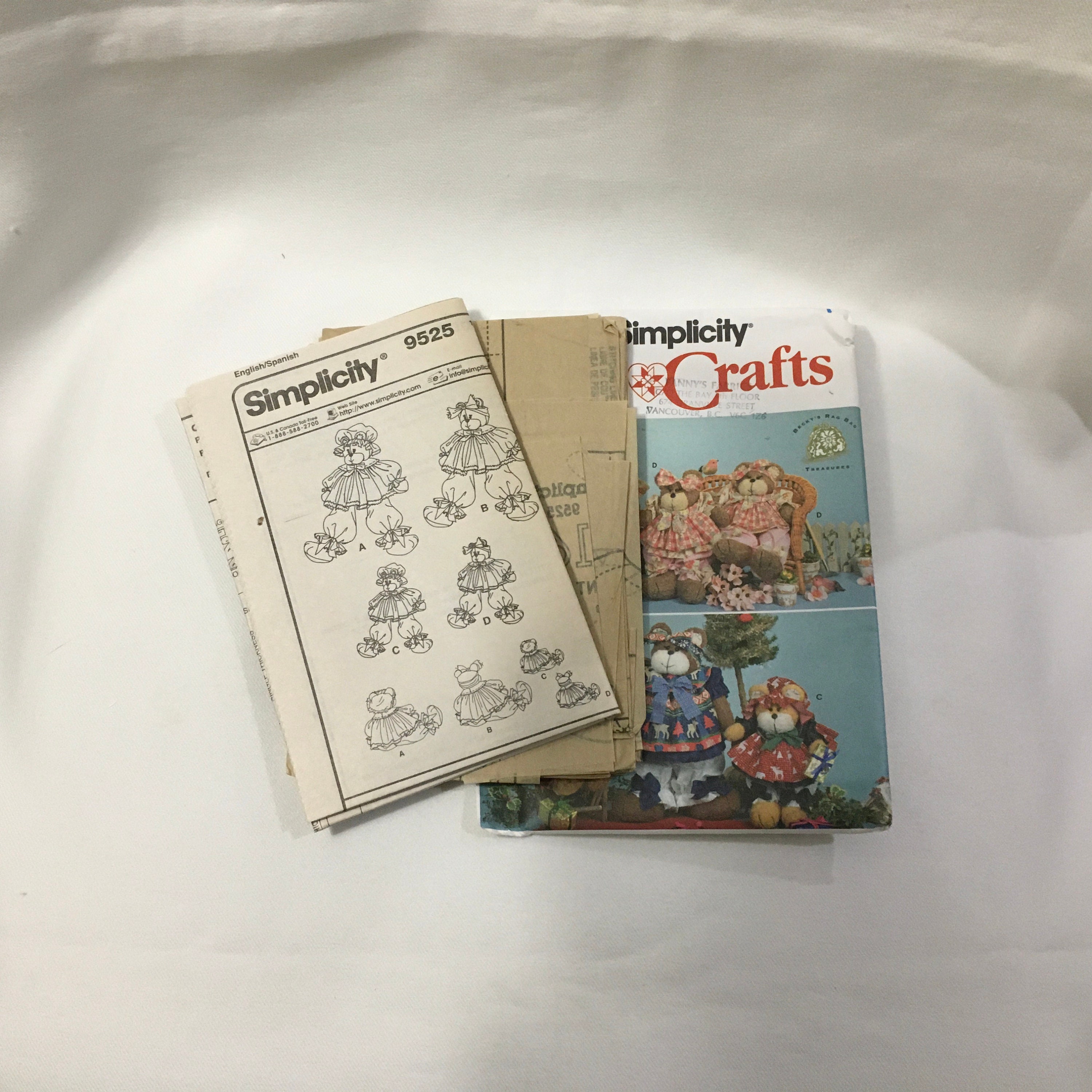 Simplicity Crafts 9525 Sewing Pattern Decorative Bears and Clothes 2 ...