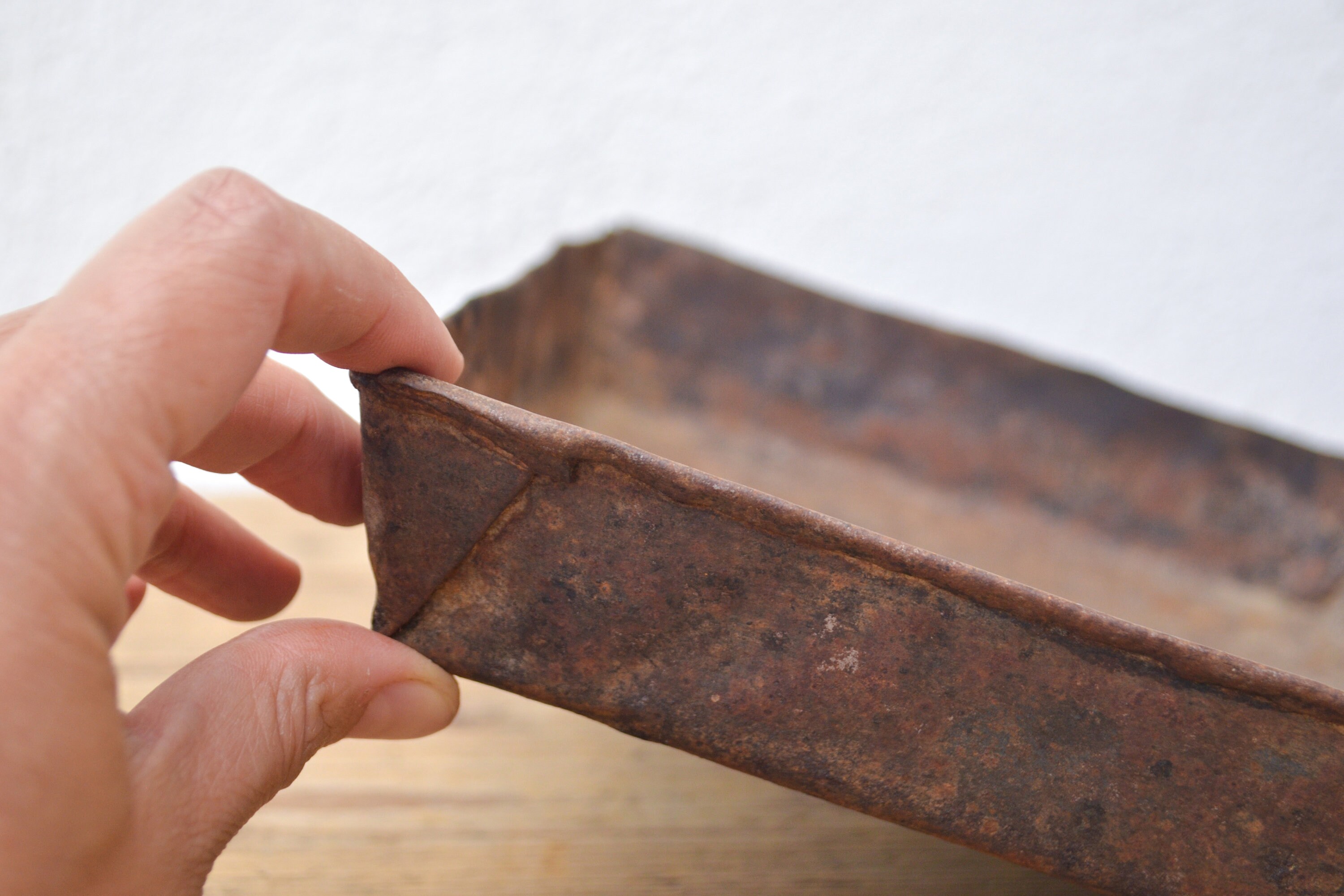 Set of Vintage Rusty Baking Tray Loaf Pans Graters and - Etsy 日本