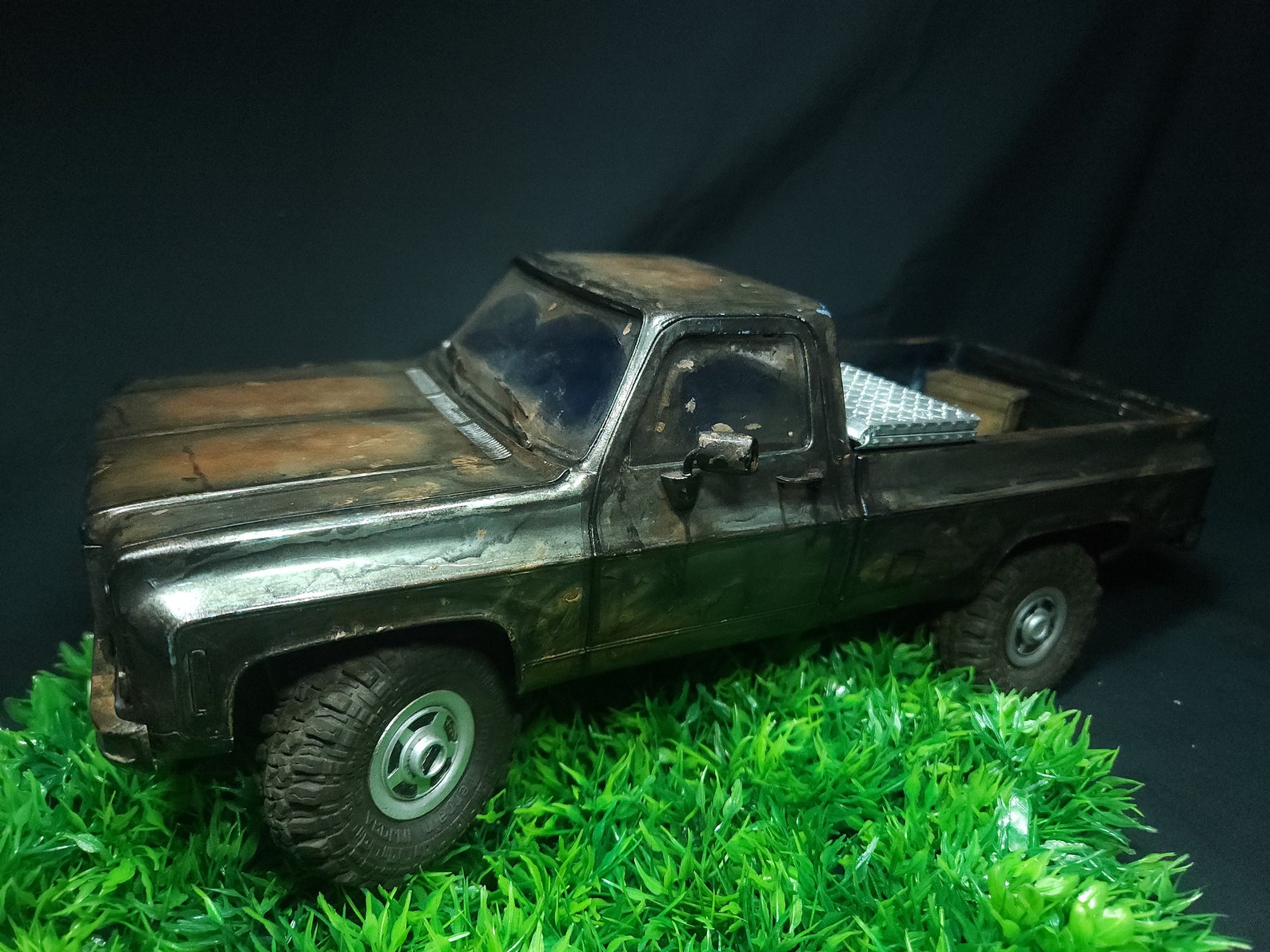 1/18 Scale Diamond Plate Toolbox, RC Truck Bed Box - FMS18 Hilux, K10 ...