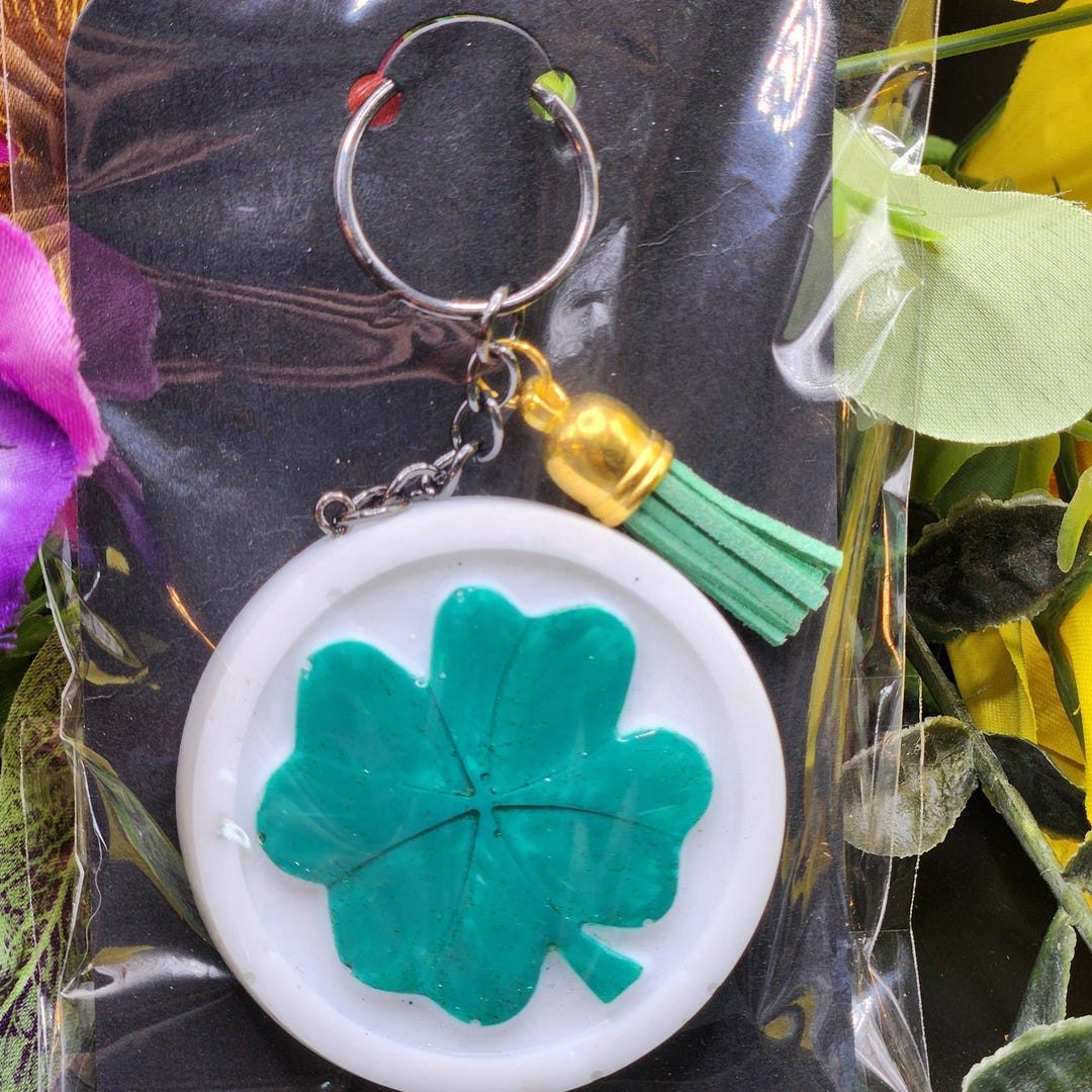 Lucky 4 Leaf Clover Keychain - Etsy