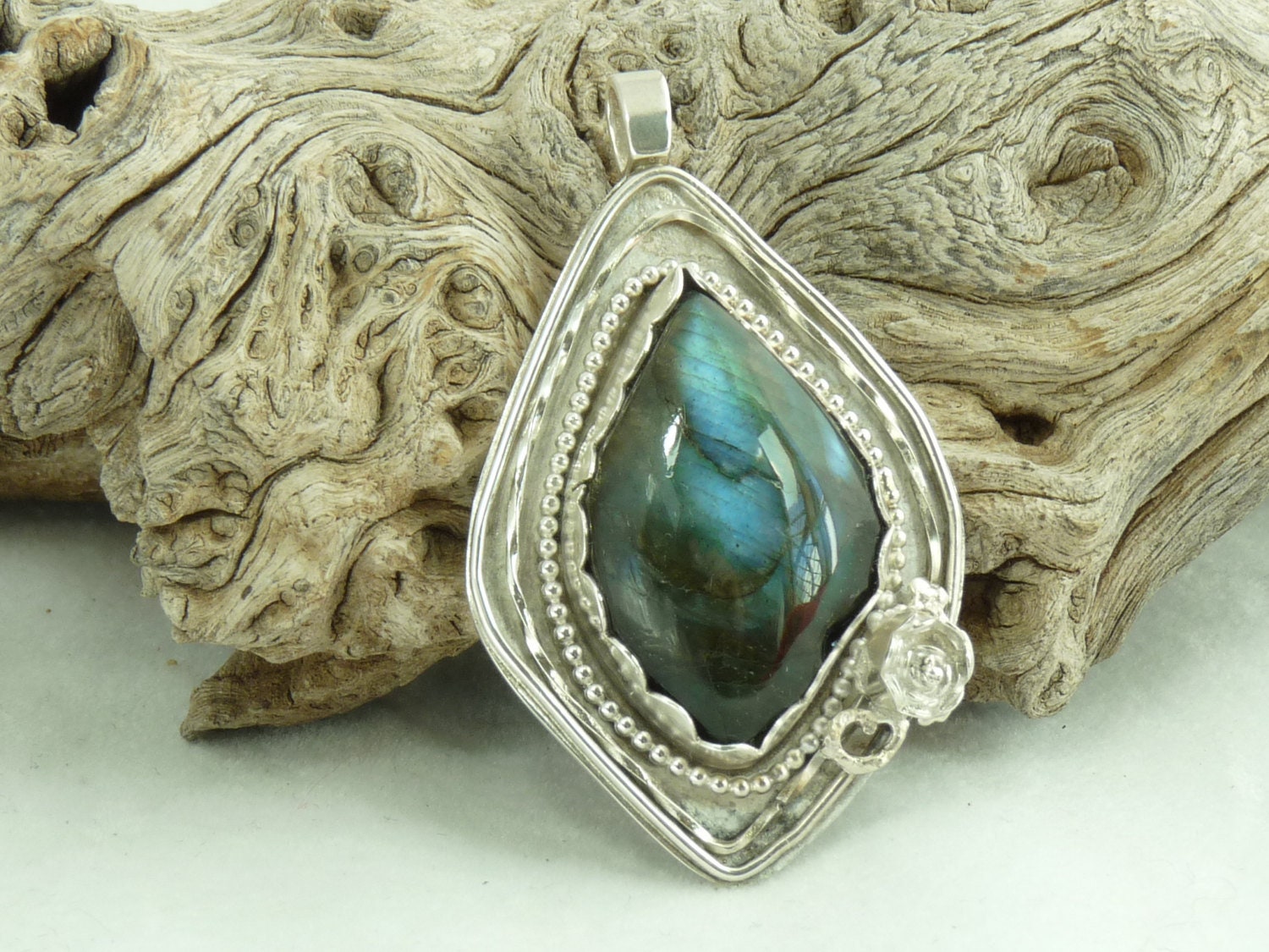 Labradorite and sterling silver pendant Labradorite Pendant | Etsy