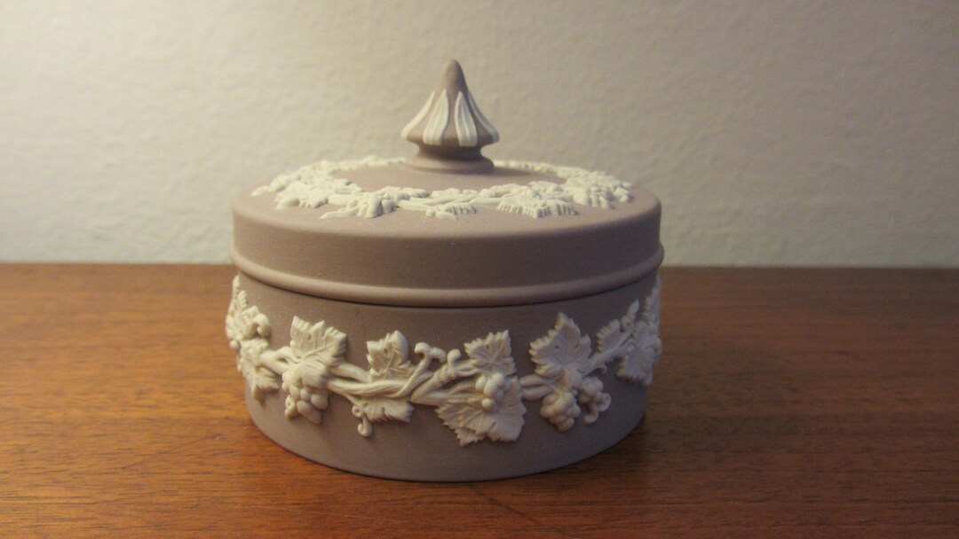 WEDGWOOD - Lilac Jasperware Round Trinket/vanity Box With Lid - Grape ...