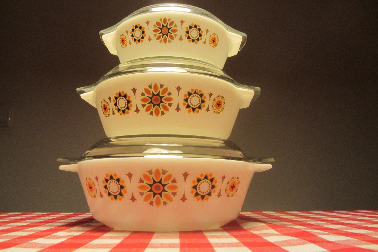 JAJ PYREX - Milk Glass Round Casserole Dish With a Clear Glass Lid ...