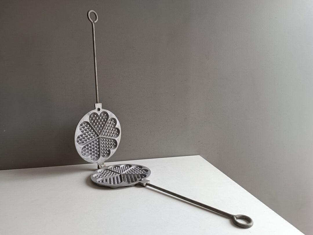 French Vintage Aluminum Cast Iron Waffle Maker for Heart-shaped Wafer ...