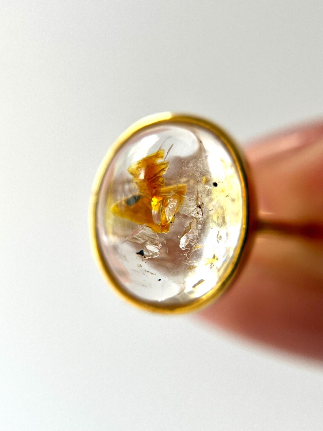 Golden Enhydro Quartz Ring With Clear Bubble and Black Moving Mica - Etsy