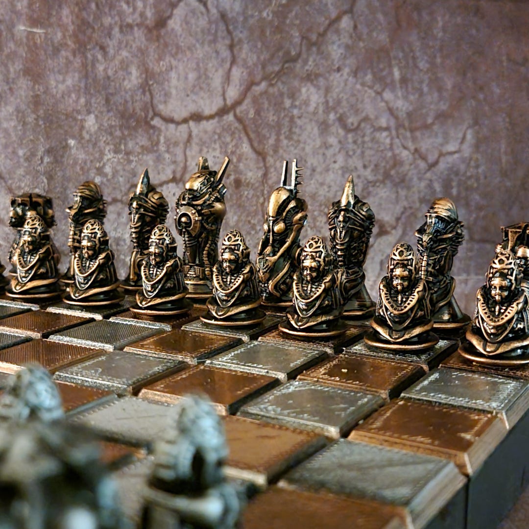 Xenomorph Chess Set - Geiger Inspired Alien Chess Set - Etsy