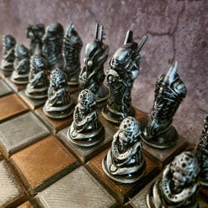 Xenomorph Chess Set - Geiger Inspired Alien Chess Set - Etsy