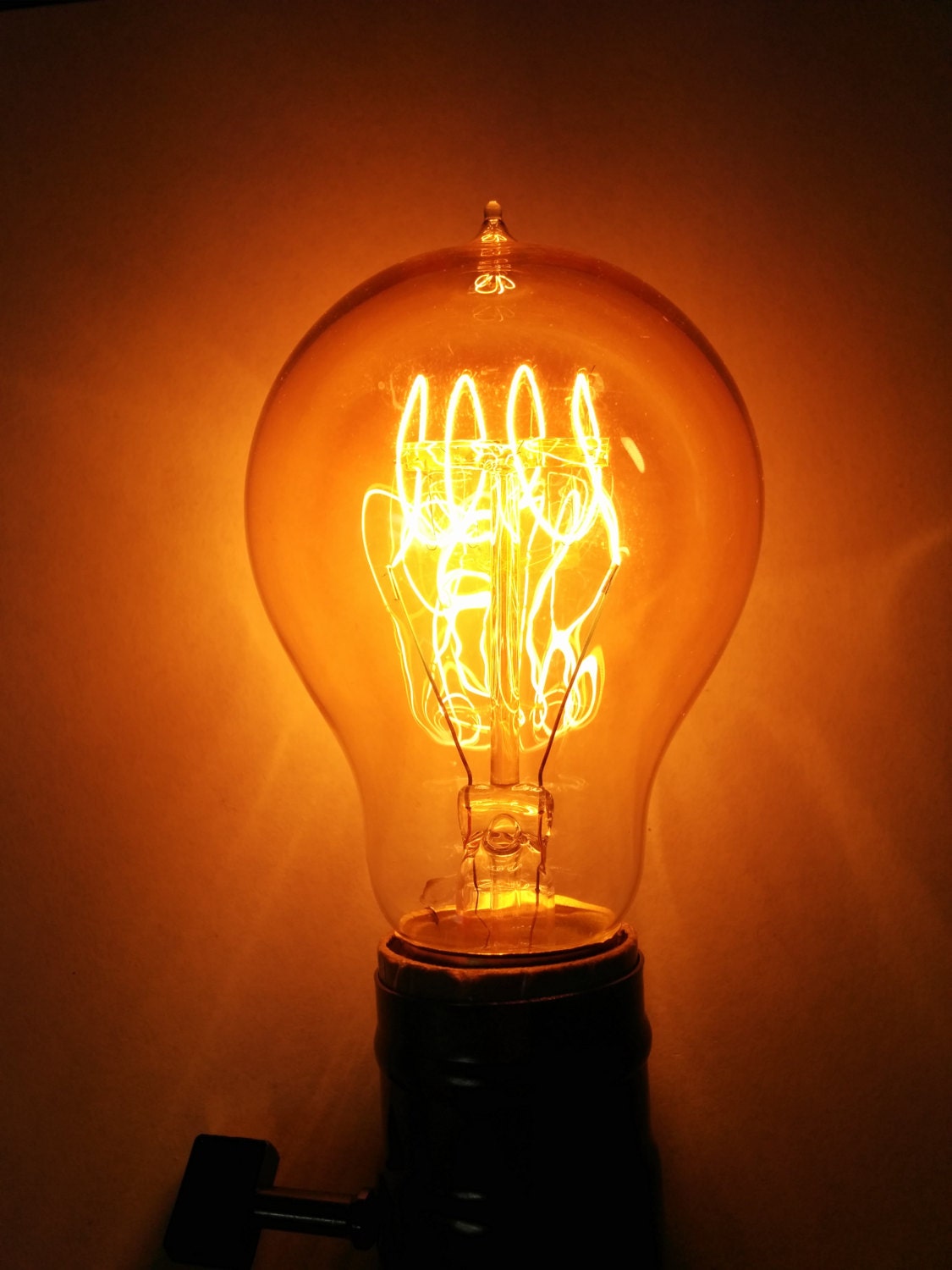 Simple Vintage Lighting A19 Edison Light Bulb, E26 Base, 40W or 60W ...