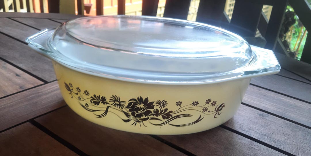 Pyrex "vintage" Golden Bouquet 2 1/2 Quart Covered Casserole Dish. Like ...