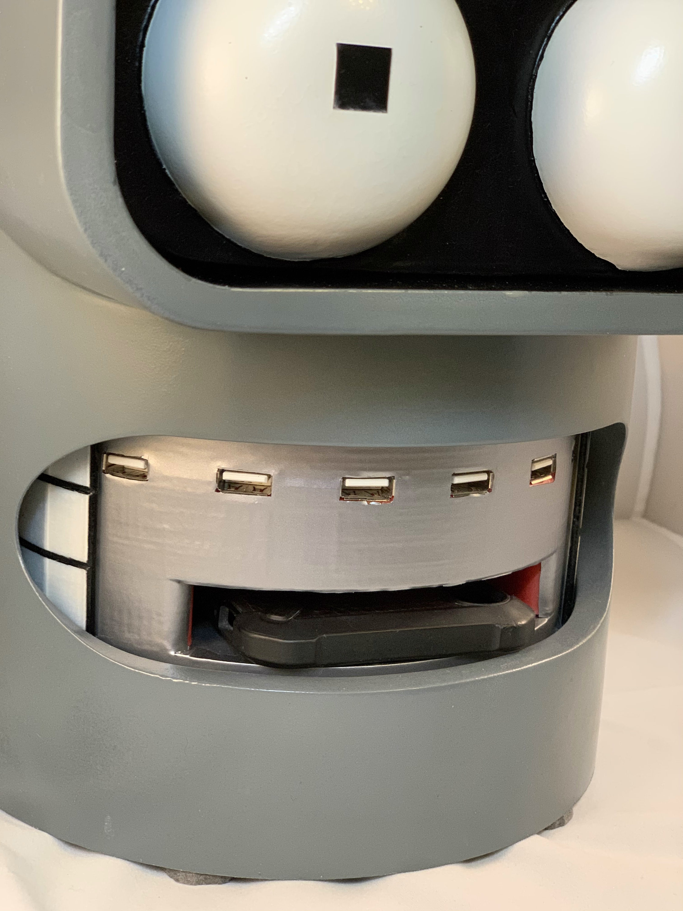 Futurama's Bender Inspired Desktop Organiser With Wireless Charger and ...