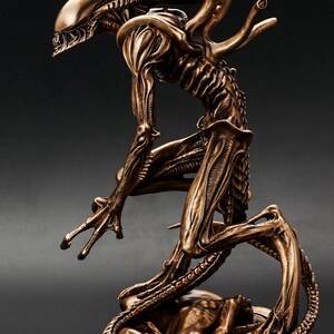 Alien - Bronze Aline Hive Warrior - Alien Bronze Statue - Alien Vs ...