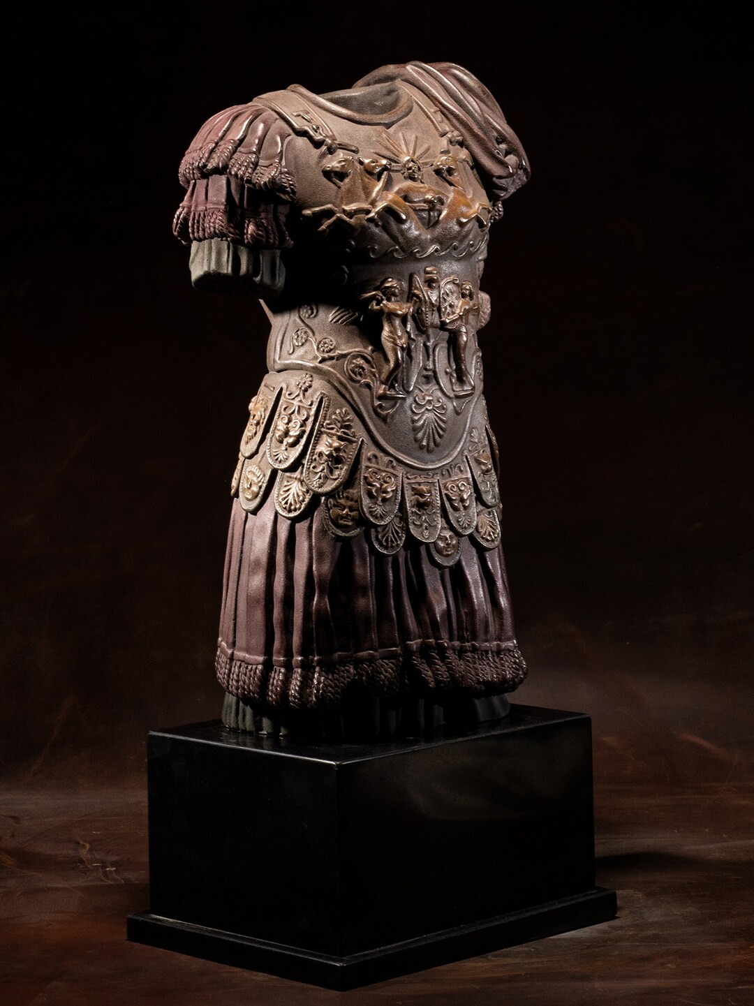 Caesar Armor / Bronze Armor / the Statue of the Great Roman Emperor ...
