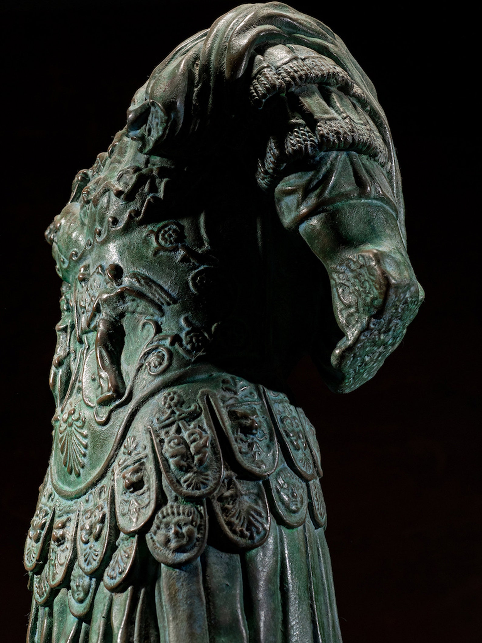 Caesar Armor / Bronze Armor / the Statue of the Great Roman Emperor ...