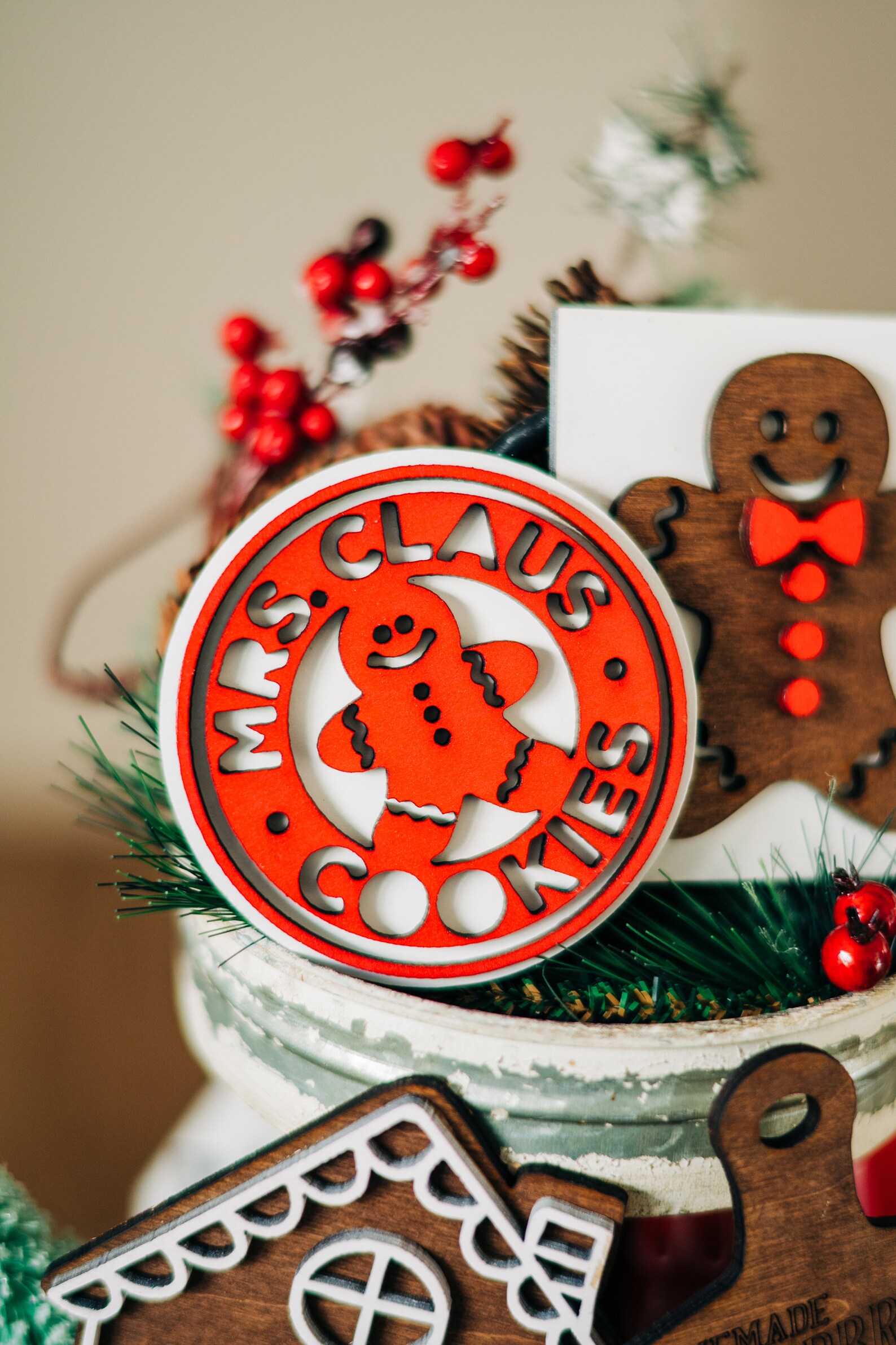 Gingerbread Tiered Tray Decor - Christmas Gingerbread Tiered Tray Signs ...