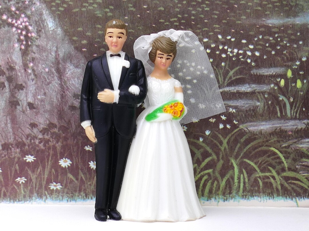 Vintage Plastic Wedding Cake Topper Bride Groom Cake Topper Cake Décor ...