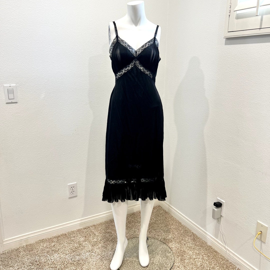 Vintage 1950's Vanity Fair Black Full Slip - Pleated Bra & Hem Size 32 ...