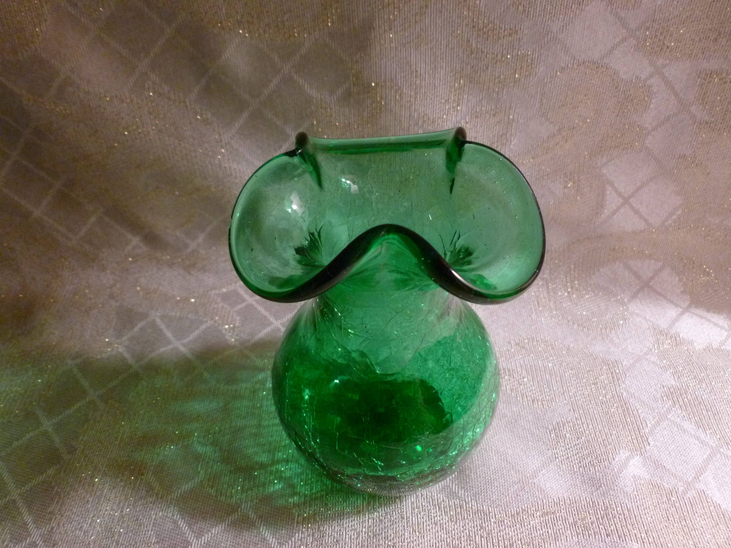 Blenko Crackle Glass Vase Pretty Green Color Scalloped Top Edge Bright Twinkle Reflection In