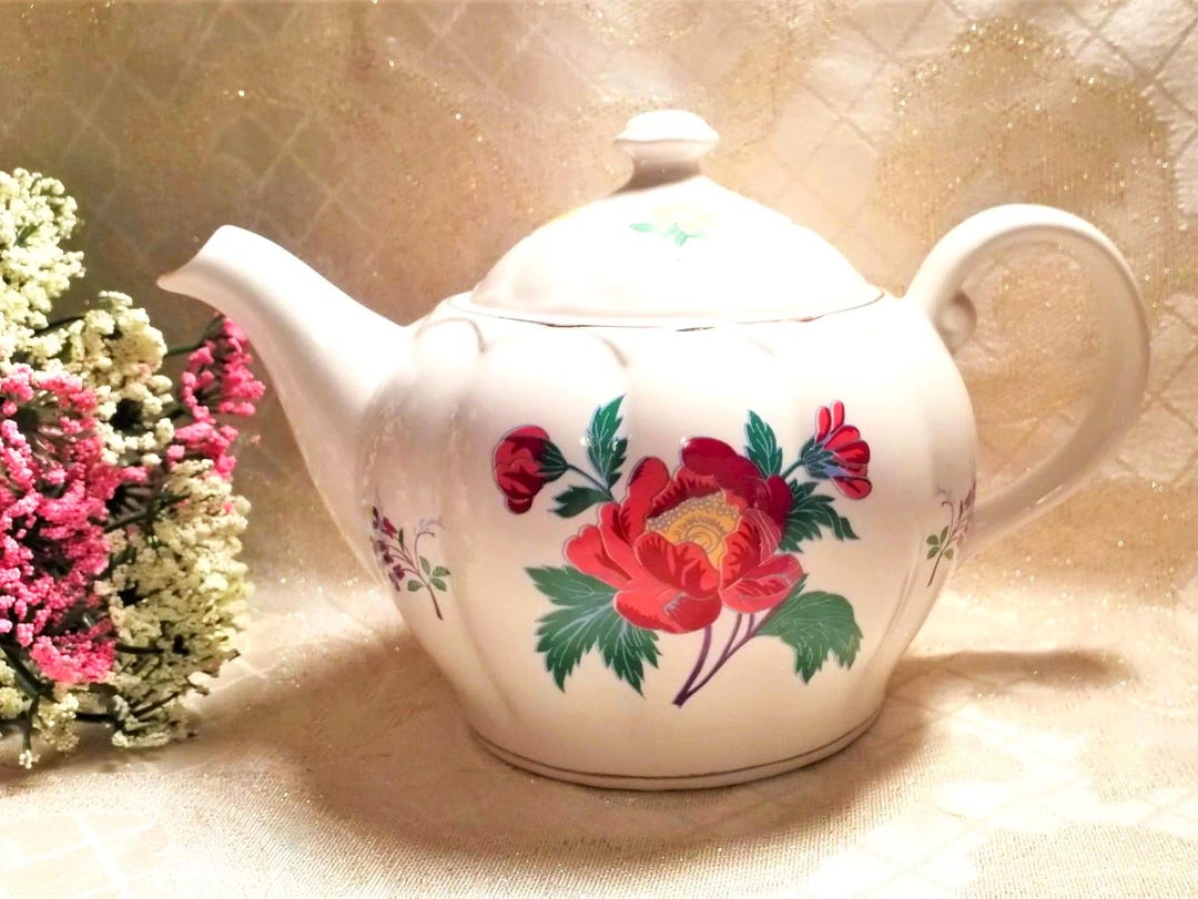 Laura Ashley 16 Ounce Vintage Teapot Laura Ashley Parfums London Paris ...