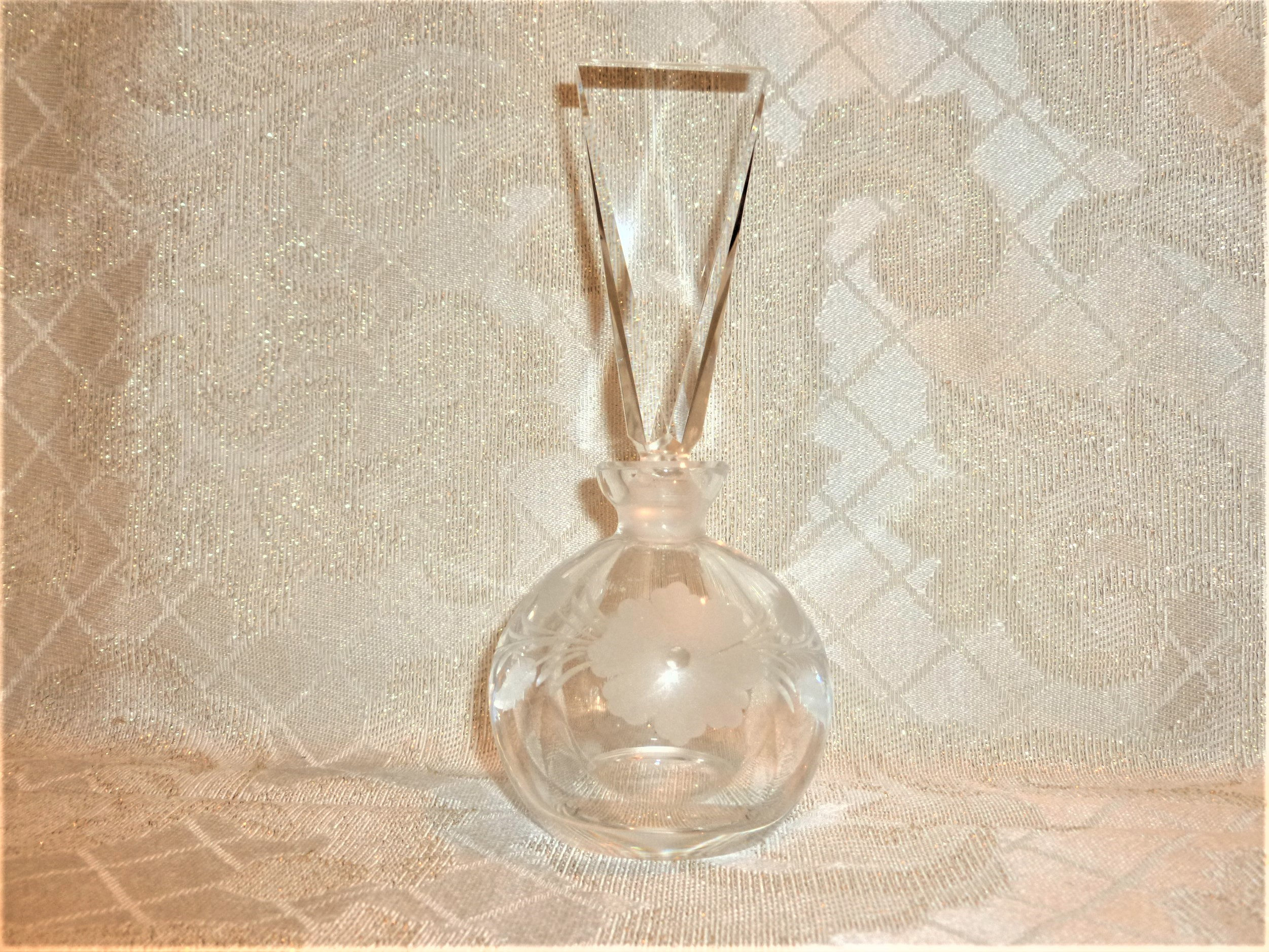 Carmel Collectibles Offers A Elegant Crystal Perfume Bottle With A ...