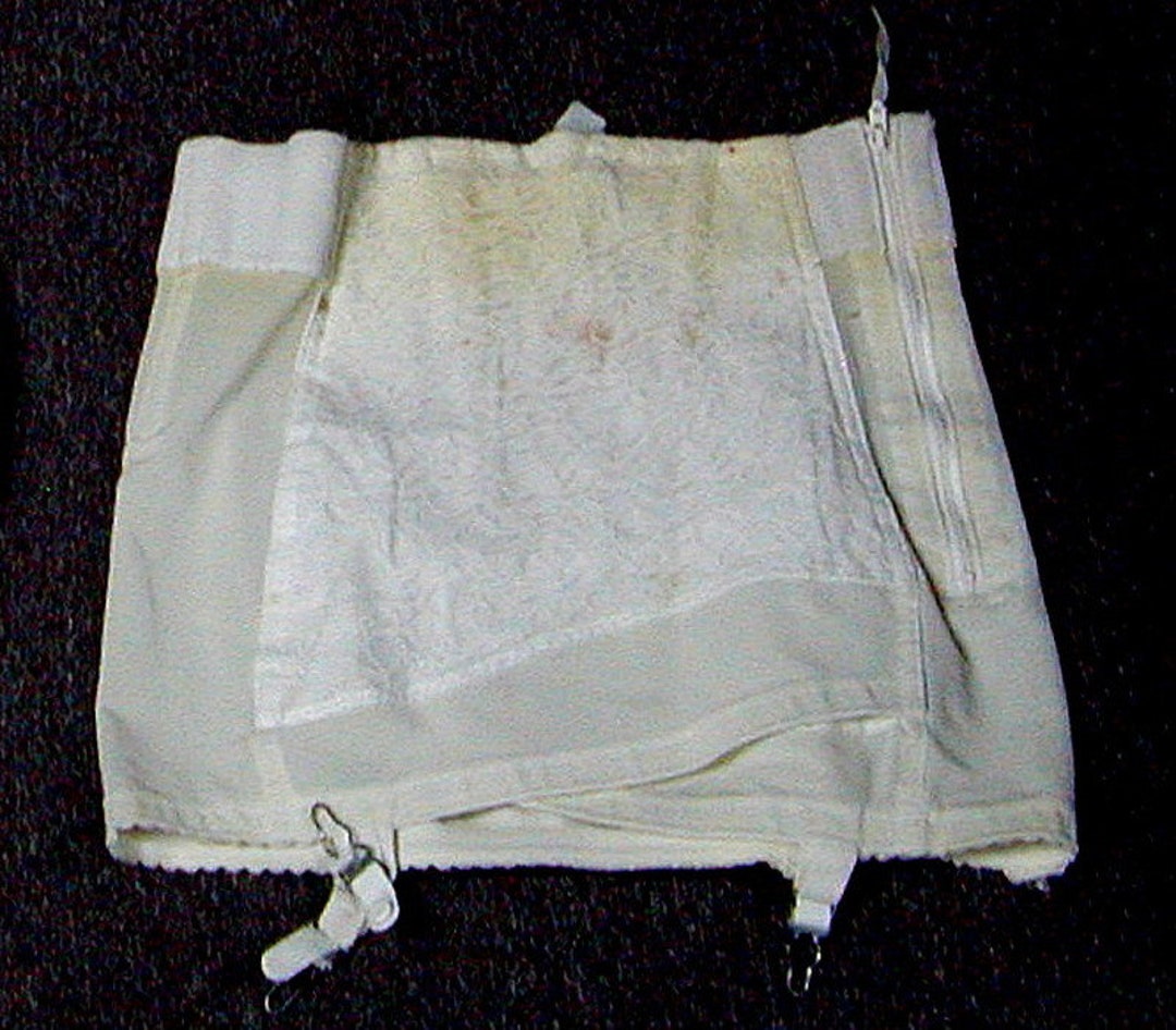 Venus Of Vintage Cortland Extra Firm High Waist Open Bottom Side Zipper Girdle With 4 Garters