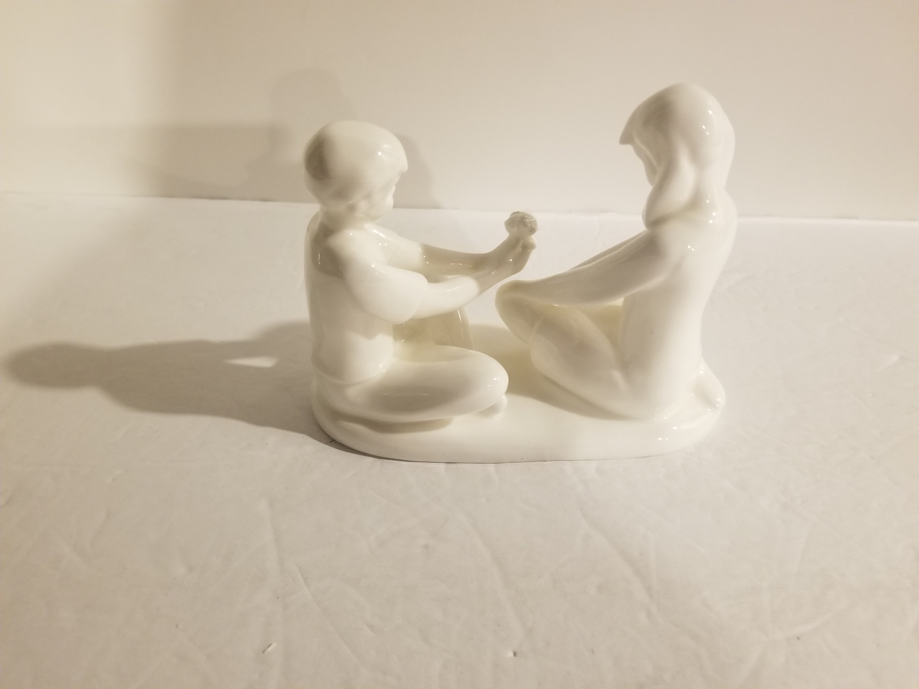 Royal Doulton - Images - Gift of Friendship - Figure of the Year 2003 ...