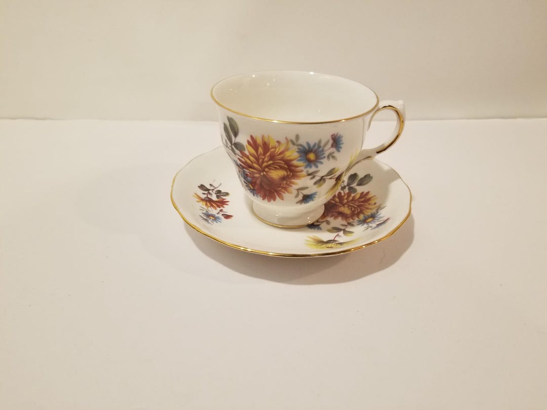 Queen Anne - Floral Pattern 8304 - Tea Cup and Saucer England Bone ...