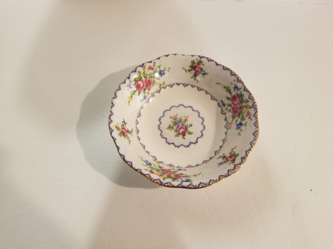 Royal Albert - Petit Point - Fruit Nappy 5 3/8" England Bone China (reg ...