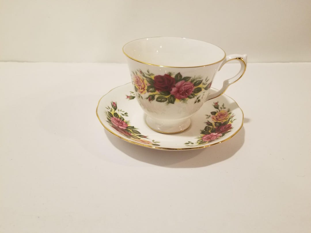 Royal Vale - Floral Pattern - Roses 8281 - Tea Cup and Saucer England ...