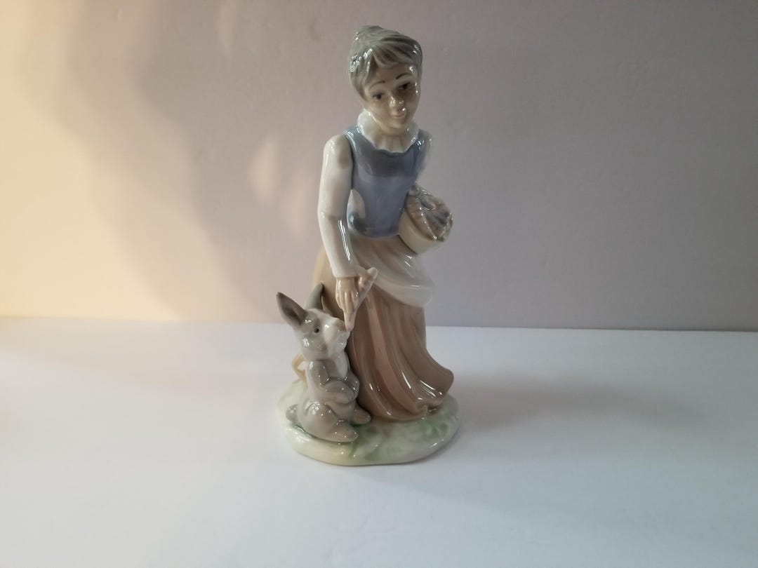 Tengra Handcrafted Spanish Porcelain Figurine - Lady With Rabbit 9 ...