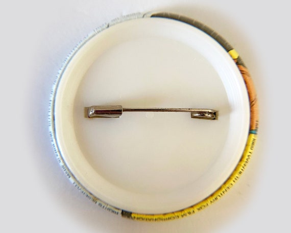 Vintage 1980s The Simpsons family pin featuring Homer… - Gem