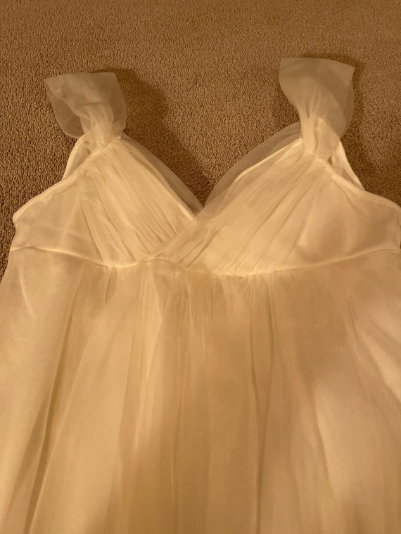 Vintage 1960’s Van Raalte Off White Negligée Size 28 … - Gem