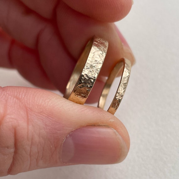 10kt Hammered Finish Wedding Band Set Gold Ring Recycled Gold Eco Friendly Wedding Ring Set 2mm and 4mm 10kt Yellow Gold Etsy