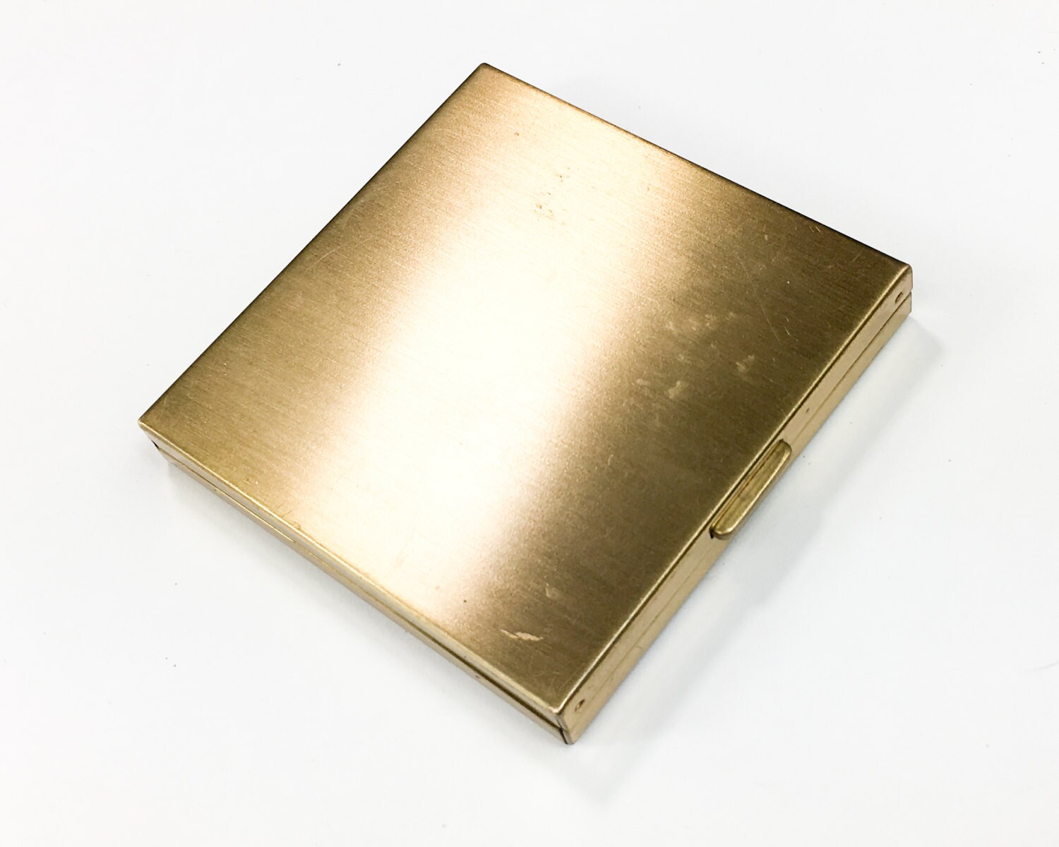 Volupté 1940s Etched Gold Compact 40s Gold Compact Volupté USA Compact ...