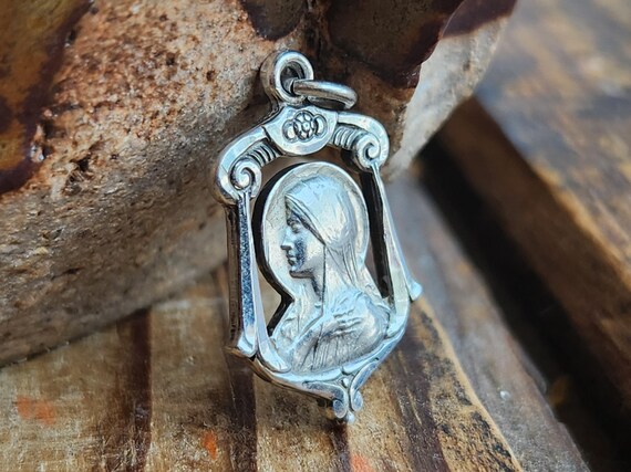 Vintage Blessed Mother Sacred Heart of Jesus Medal HM… - Gem