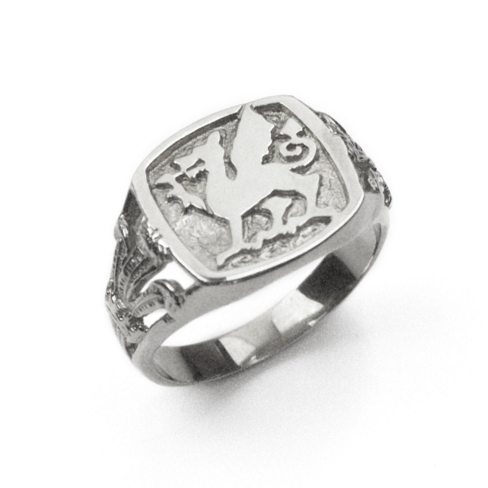 Signet Ring Yellow Gold Welsh Dragon and Prince of Wales - Etsy UK