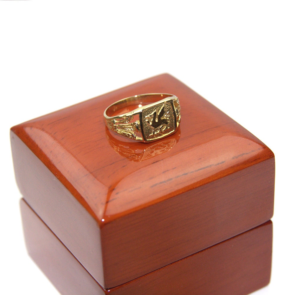 Signet Ring Gold Welsh Dragon and Prince of Wales - Etsy UK