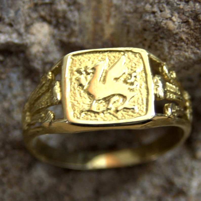 Signet Ring Gold Welsh Dragon and Prince of Wales - Etsy