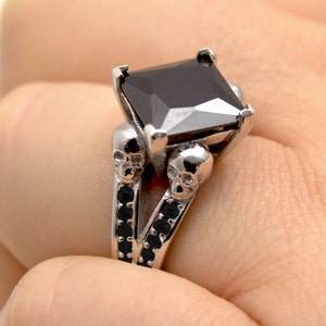 Four Head Skull Ring 9ct Gold 4.2ct Offset Princess Cut Black Diamond ...
