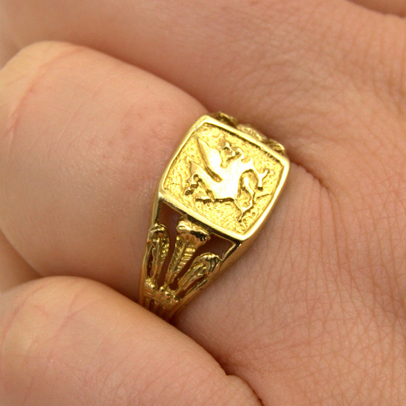Signet Ring Gold Welsh Dragon and Prince of Wales - Etsy UK