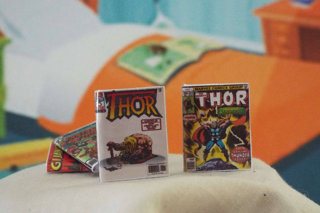 2 Miniature 'thor' COMICS - Dollhouse 1/3 ..... 1/6 ... 1/12 ... 1/24 ...
