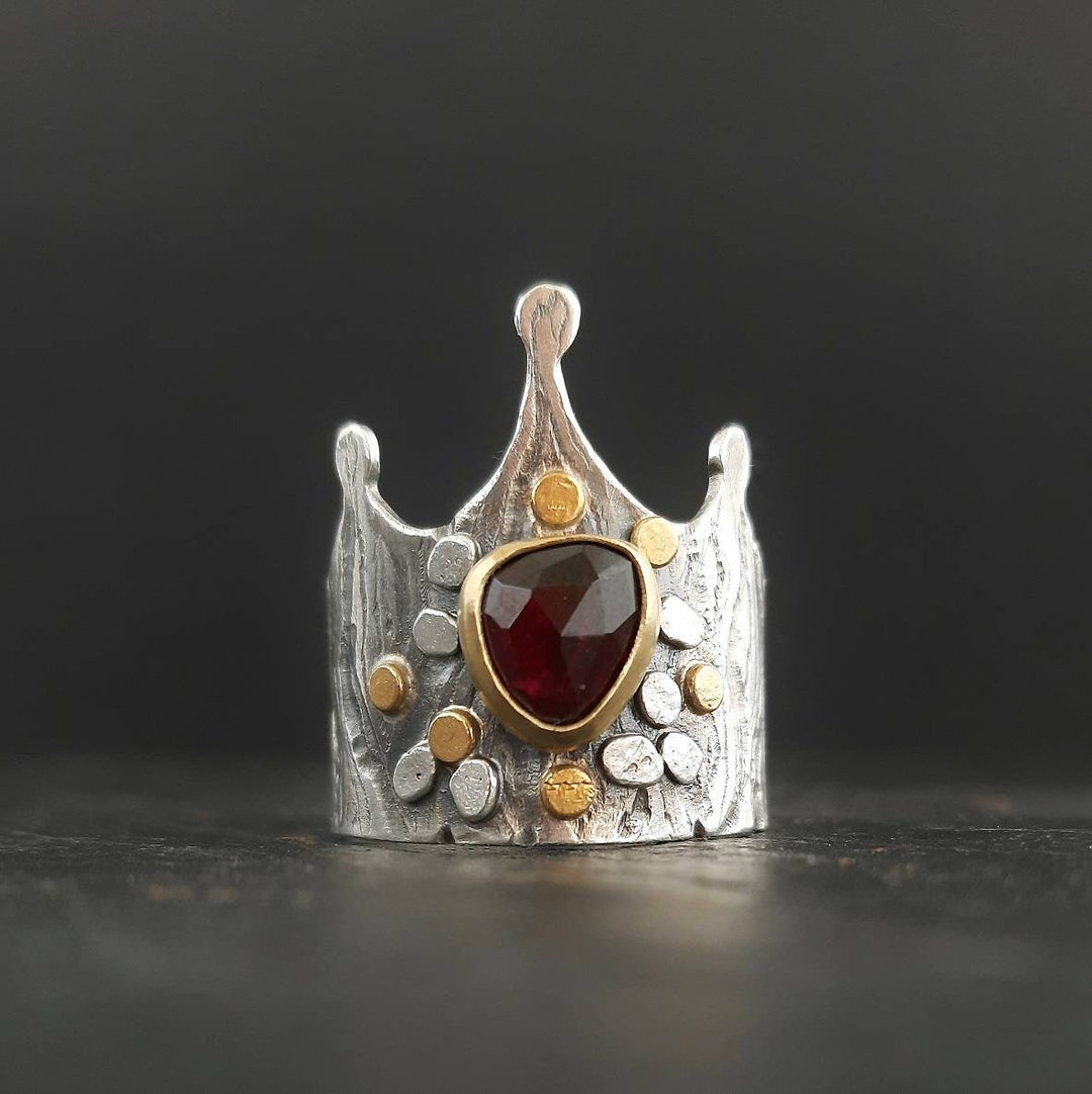 Garnet Berry Crown Ring, Rustic Garnet Tree Texture Crown Ring, Bespoke ...
