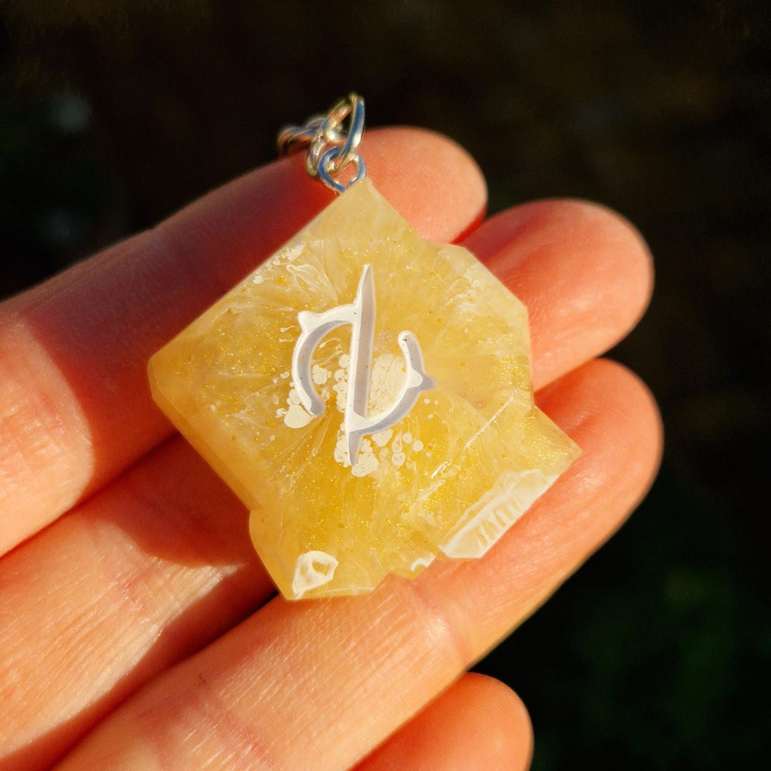 FFXIV Gunbreaker Job Stone Keychain, Handmade Resin Warrior of Light ...