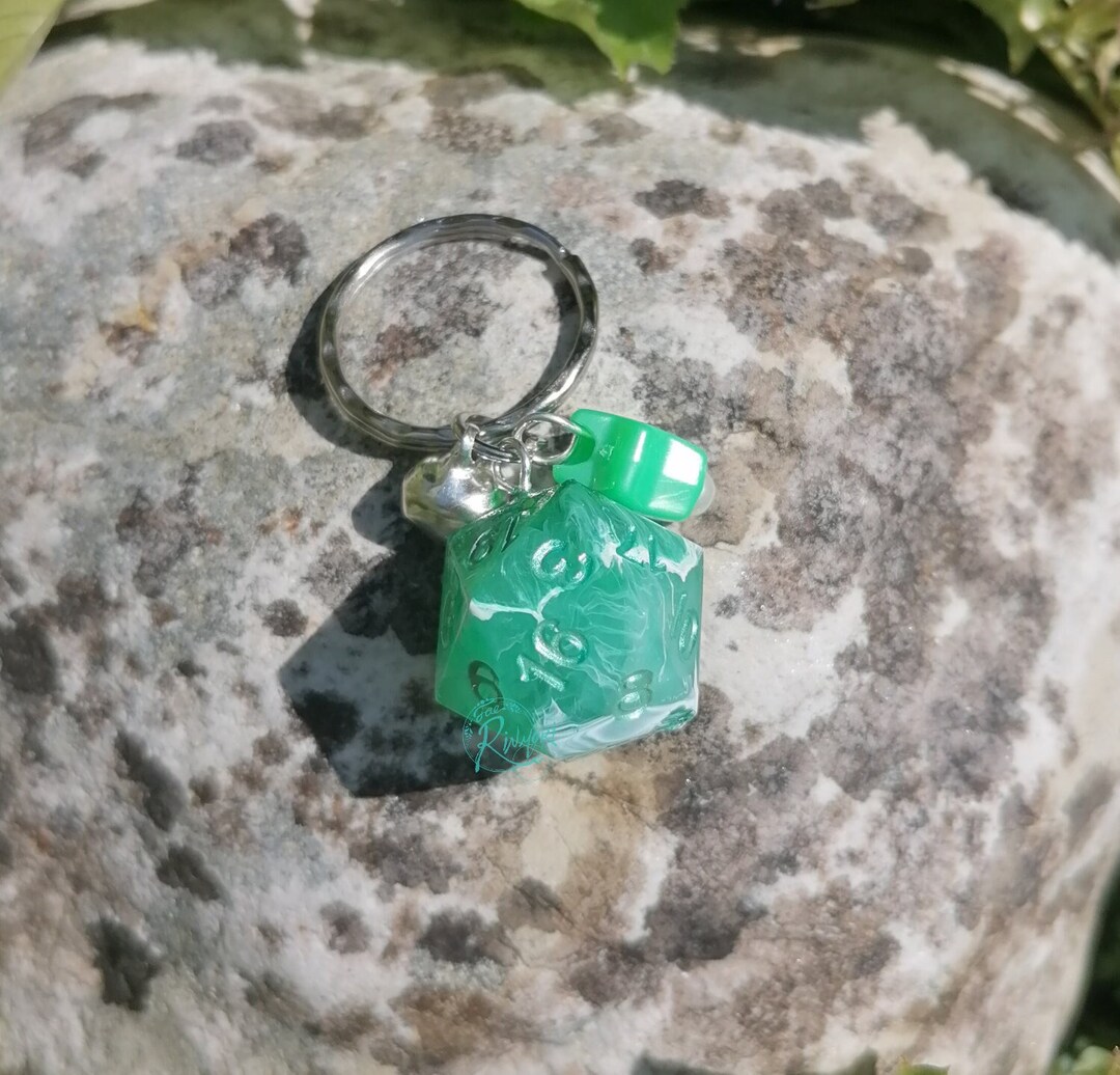 Handmade D20 Dice Keyring Dungeons and Dragons Resin Gift Tabletop RPG ...