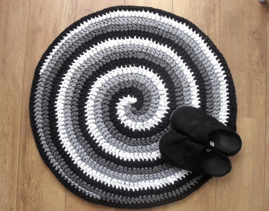 Crochet Rug Pattern, Black, White and Gray Spiral Crocheted Rug, Round ...