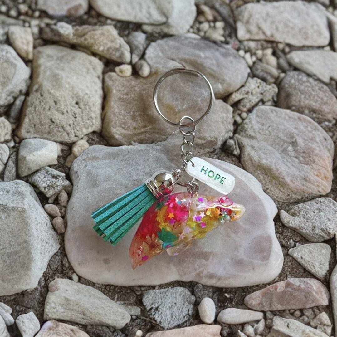 Resin Flower Embellished Liver Shaped Keychain Gift for Transplant ...