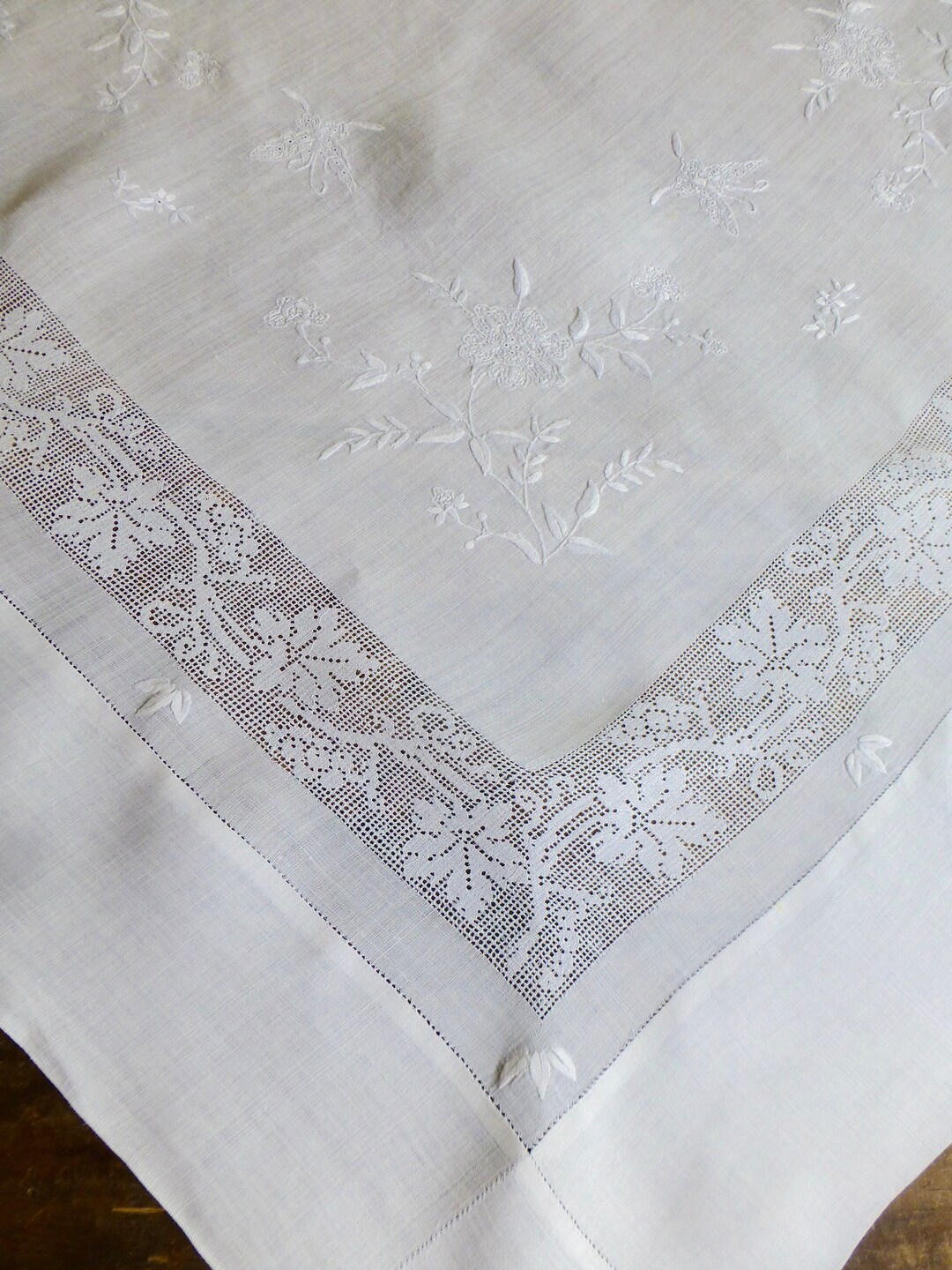 Vintage Fine White Linen Embroidered Tablecloth With Drawn Thread Work ...