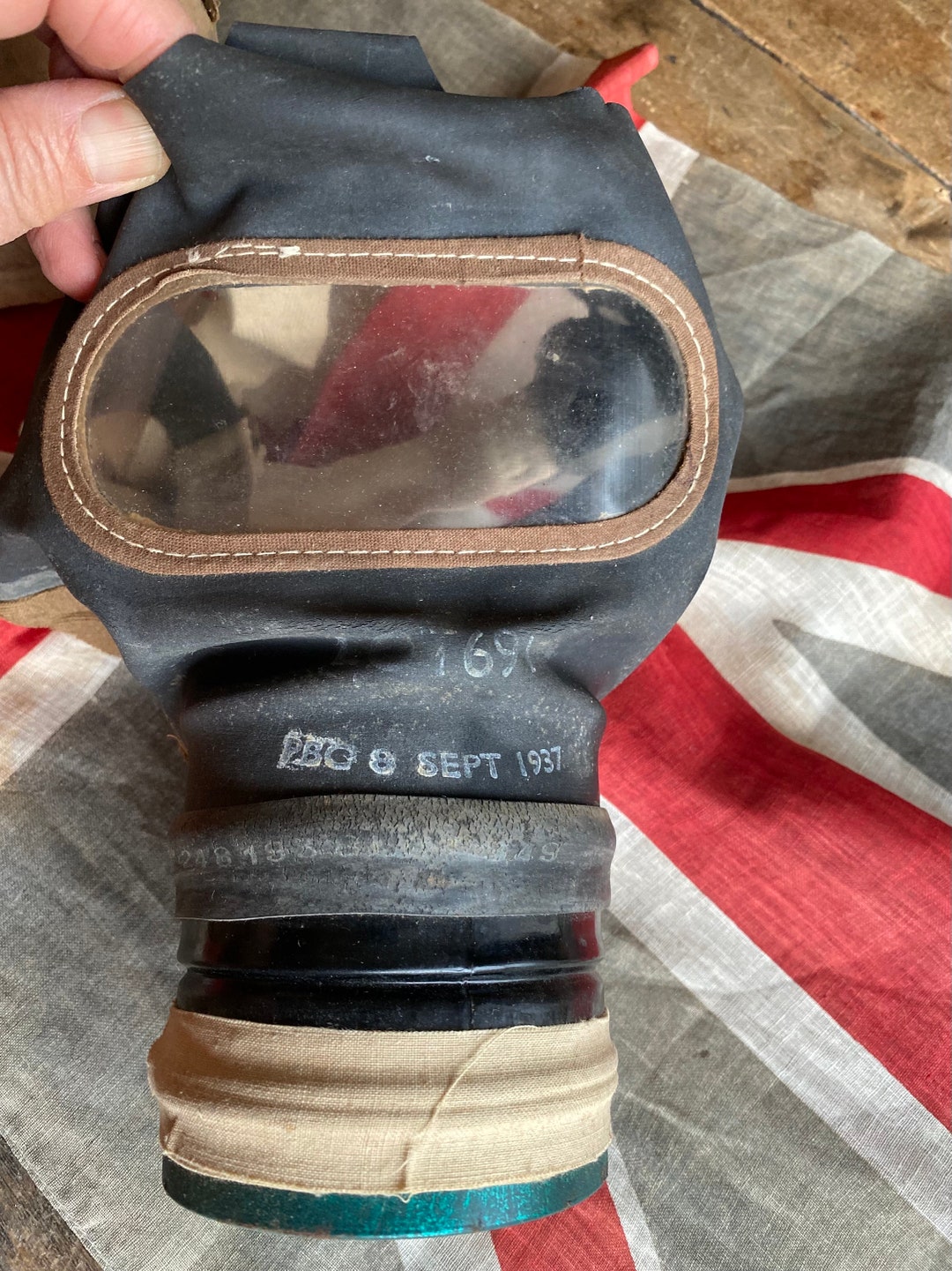 WW2 Civilian Gas Mask in Original Box 1937 Large - Etsy