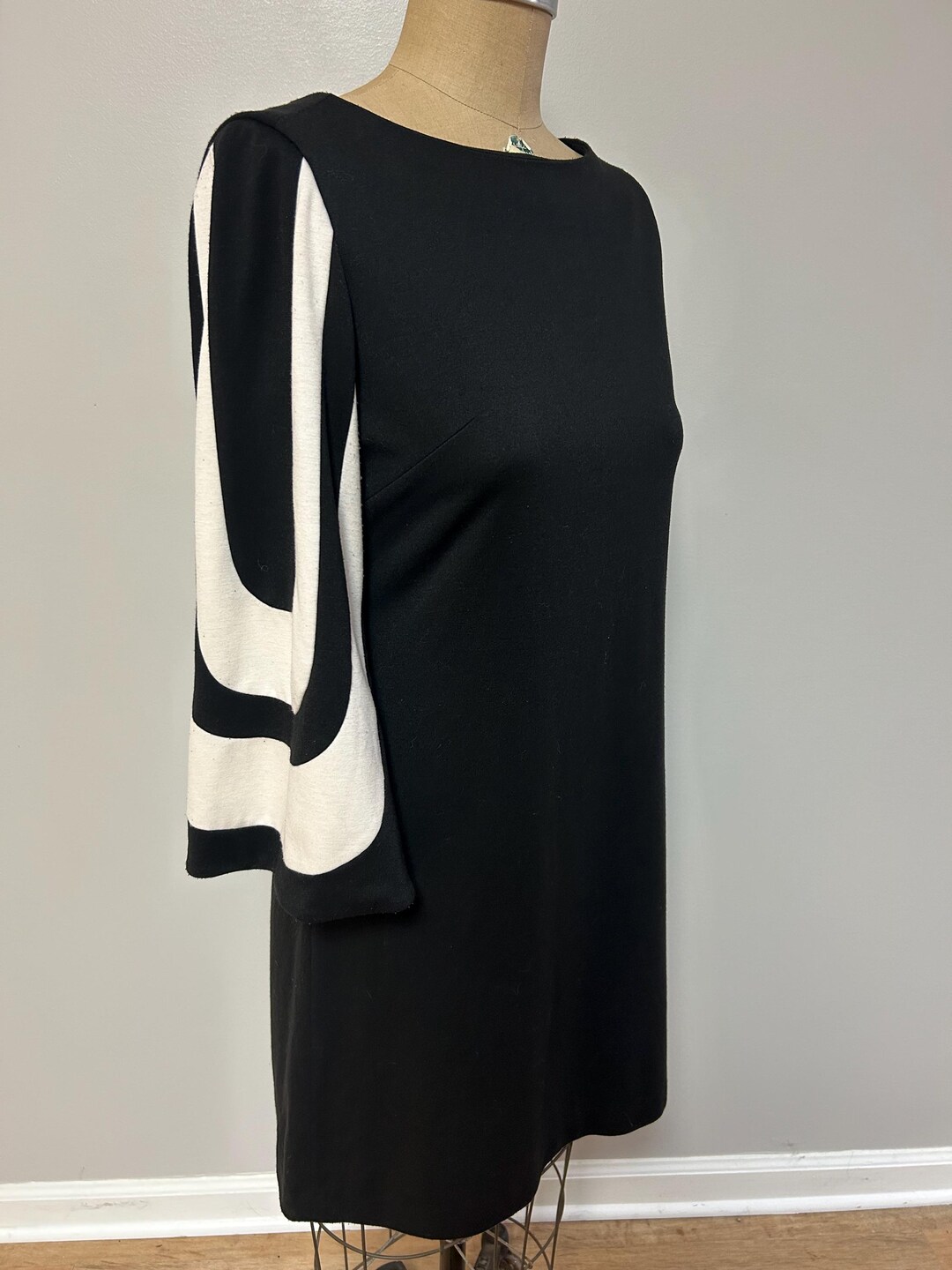 Great 80s Jessica Howard Designer Dress. Flowing Sleeves With White ...