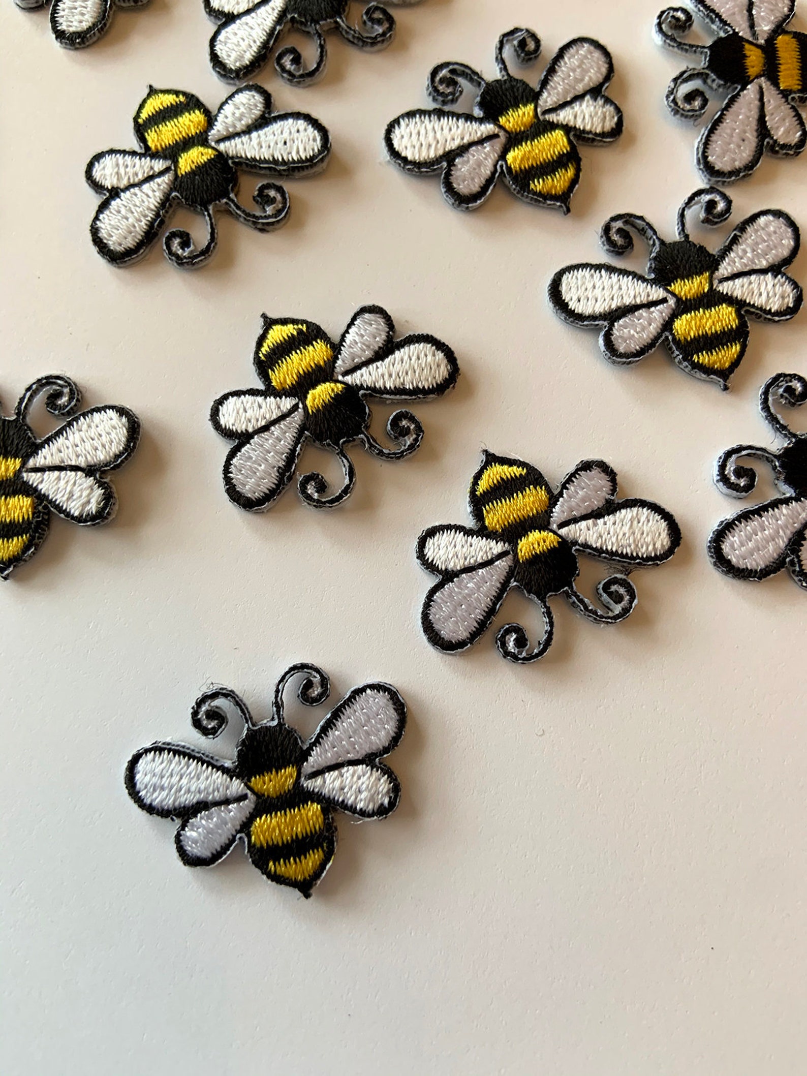 IRON ON PATCH One Tiny or Small Bee 0.75t X 1w or 1.5t X 2w Quality ...
