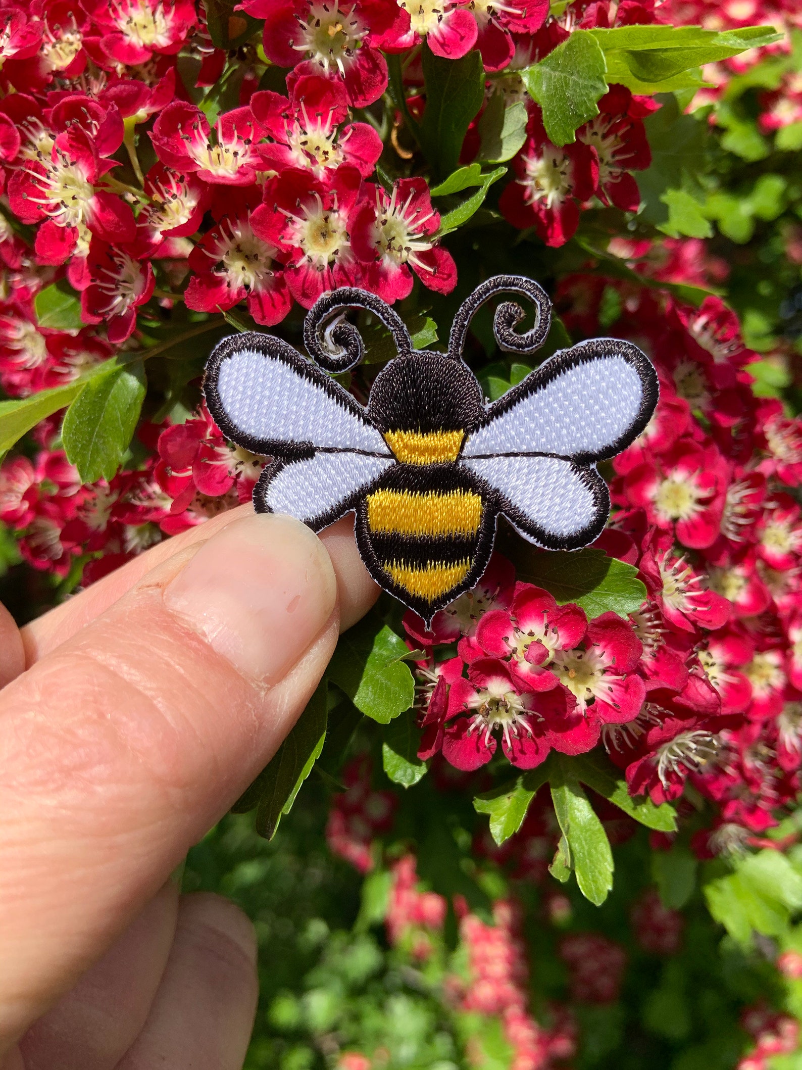 IRON ON PATCH One Tiny or Small Bee 0.75t X 1w or 1.5t X 2w Quality ...